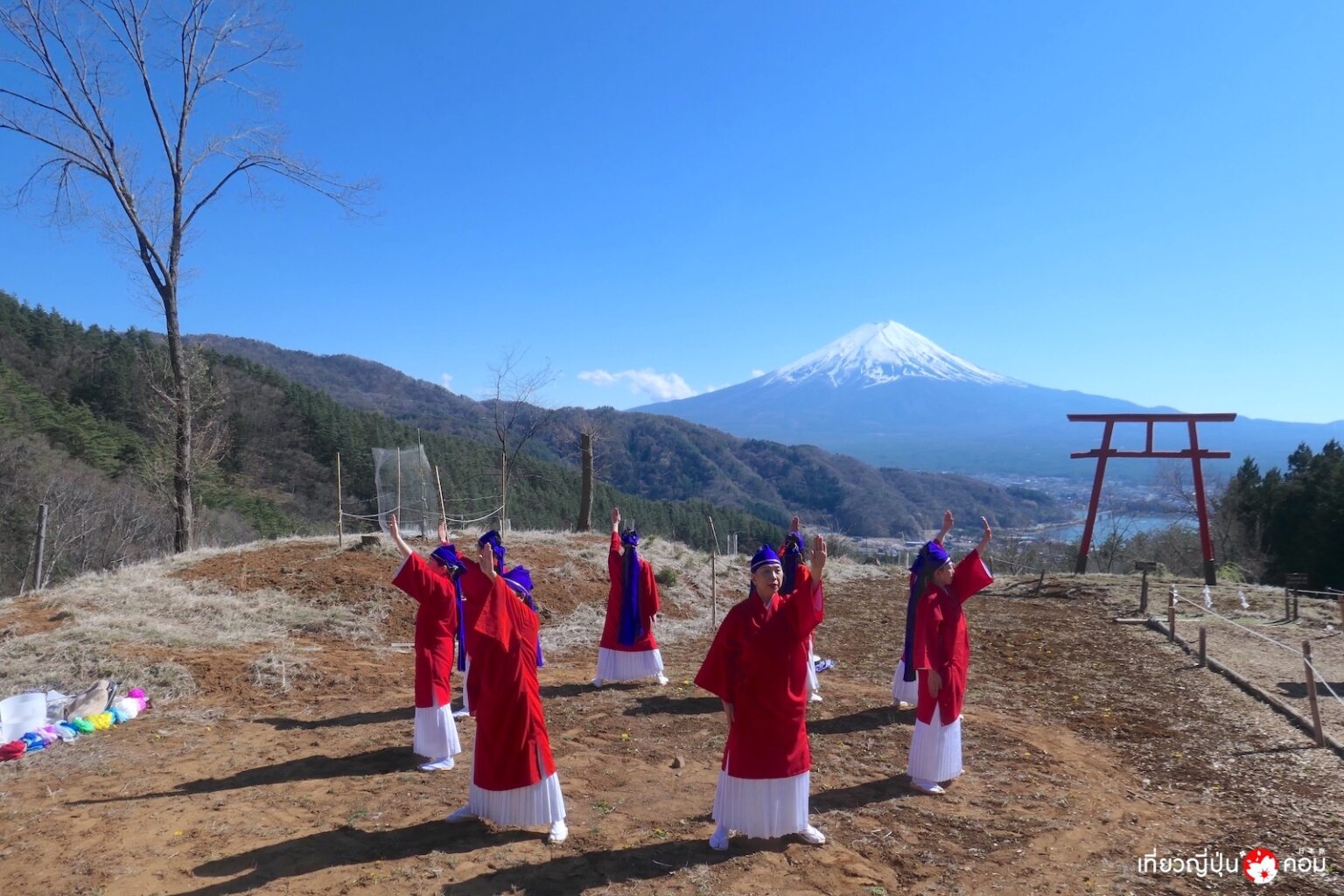 Yamanashi: ซุ้มประตูโทริอิแห่งท้องฟ้า Tenku-no-Torii ศาลเจ้า Kawaguchi ...